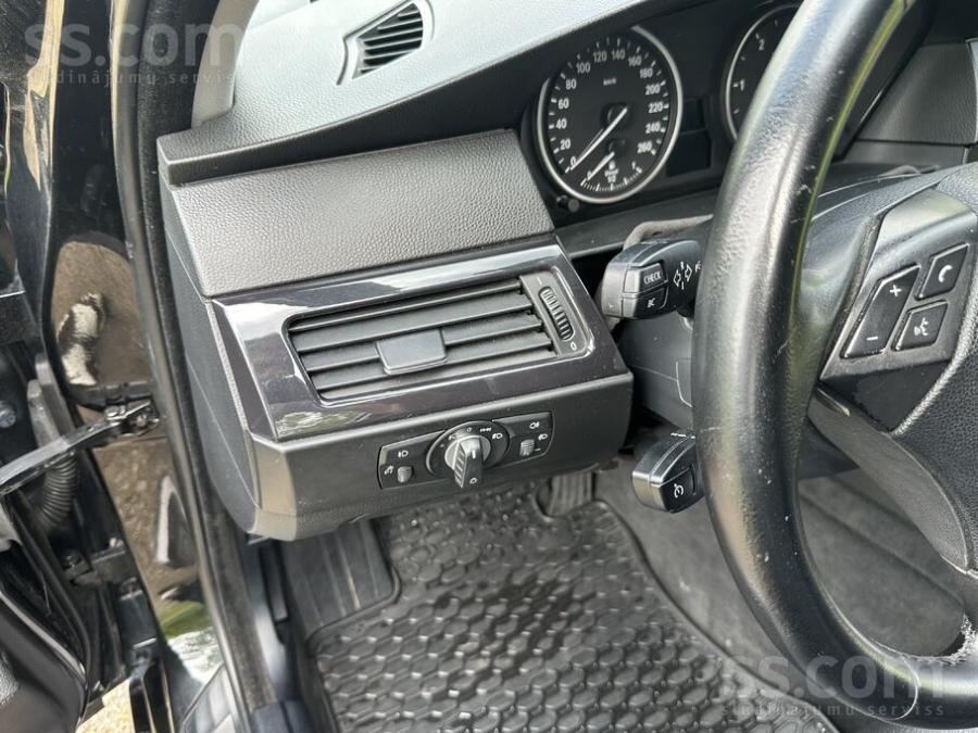 Black BMW 525 2007 in Ogre, with an engine capacity of 3.00 L and mileage of 306 thousand km for 4990 €, photo 14 on AUTOMOTO.COM.LV