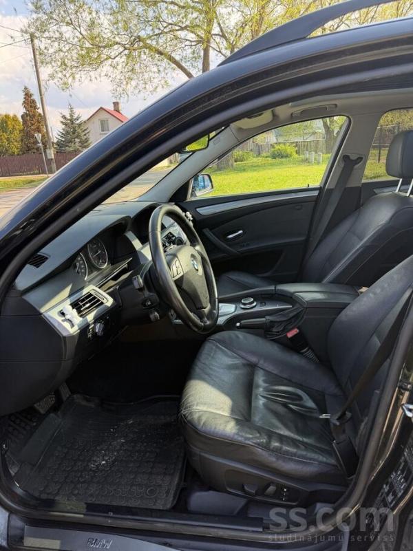 Black BMW 525 2007 in Ventspils, with an engine capacity of 3.00 L and mileage of 392 thousand km for 4300 €, photo 9 on AUTOMOTO.COM.LV