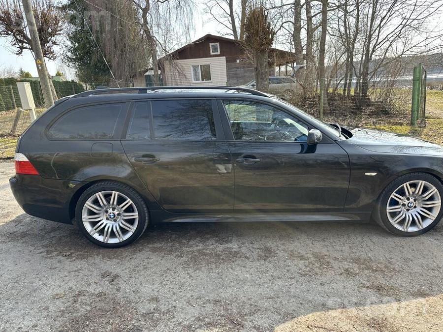 Melns BMW 525 2007 Ogre, ar dzinēja tilpumu 3.00 L un nobraukumu 302 tūkst. km par 4990 €, foto 9 vietnē AUTOMOTO.COM.LV