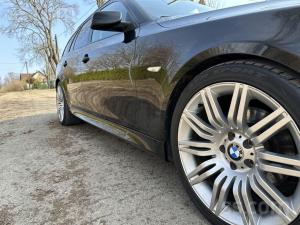 Melns BMW 525 2007 Ogre, ar dzinēja tilpumu 3.00 L un nobraukumu 302 tūkst. km par 4990 €, foto 10 vietnē AUTOMOTO.COM.LV