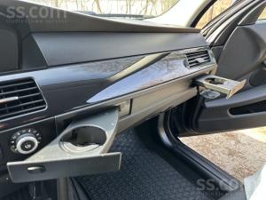 Melns BMW 525 2007 Ogre, ar dzinēja tilpumu 3.00 L un nobraukumu 302 tūkst. km par 4990 €, foto 15 vietnē AUTOMOTO.COM.LV