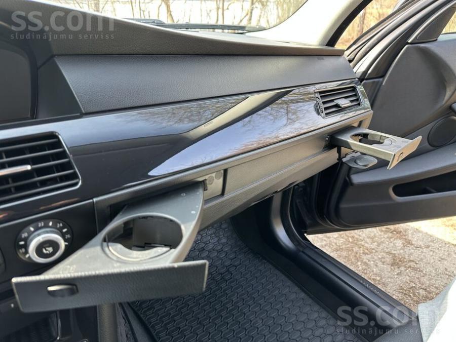 Melns BMW 525 2007 Ogre, ar dzinēja tilpumu 3.00 L un nobraukumu 302 tūkst. km par 4990 €, foto 15 vietnē AUTOMOTO.COM.LV