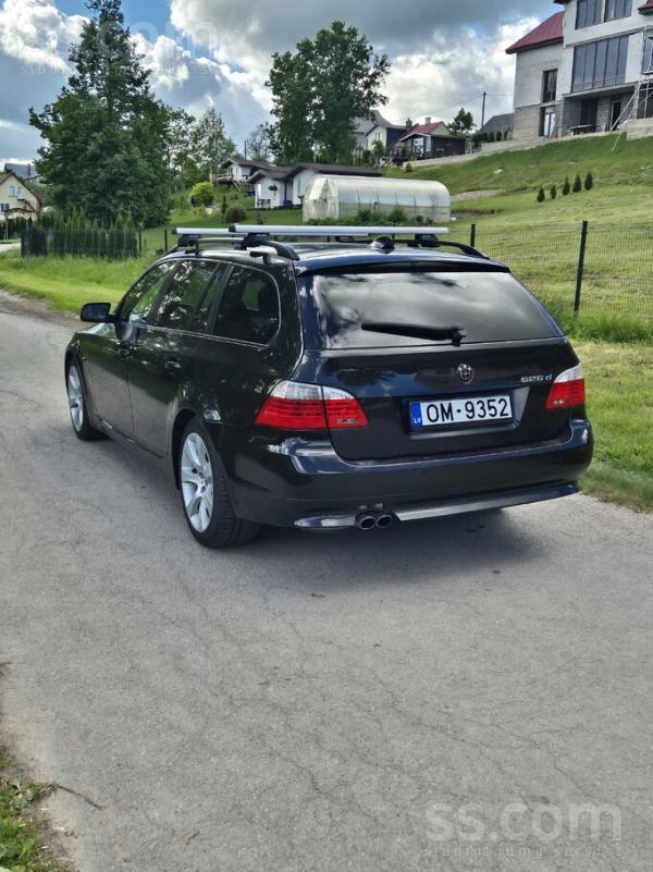 Melns BMW 525 2007 Bauska, ar dzinēja tilpumu 3.00 L un nobraukumu 327 tūkst. km par 3550 €, foto 4 vietnē AUTOMOTO.COM.LV