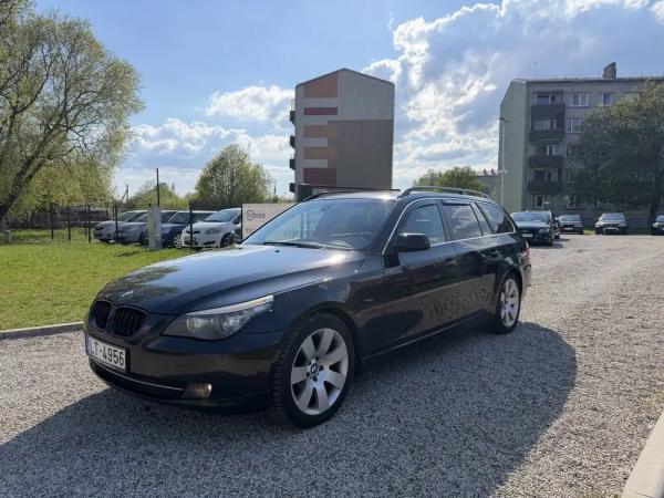 Black BMW 525 2007 in Ventspils, with an engine capacity of 3.00 L and mileage of 392 thousand km for 4300 €, photo 1 on AUTOMOTO.COM.LV