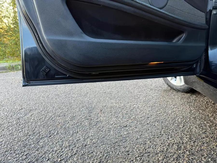 Black BMW 525 2007 in Riga, with an engine capacity of 3.00 L and mileage of 410 thousand km for 4200 €, photo 11 on AUTOMOTO.COM.LV