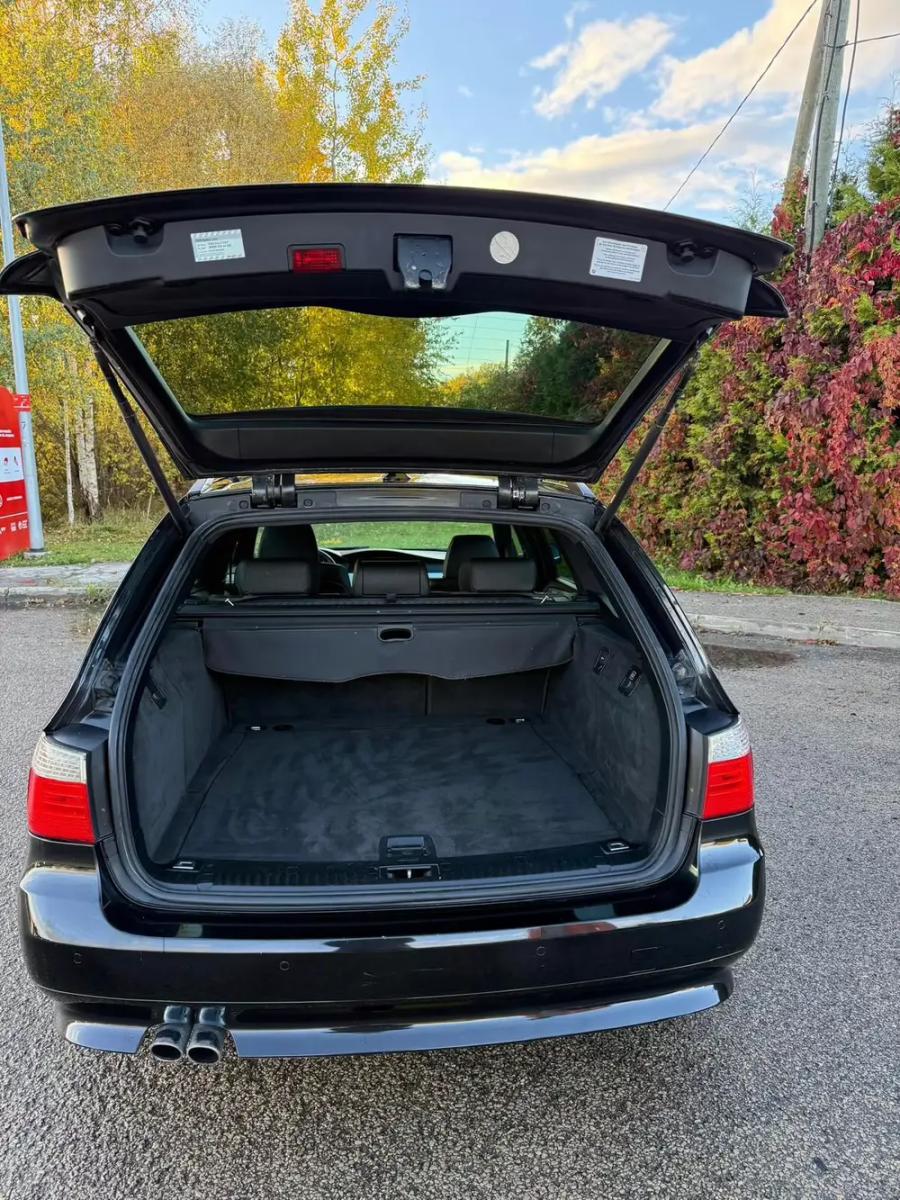 Black BMW 525 2007 in Riga, with an engine capacity of 3.00 L and mileage of 410 thousand km for 4200 €, photo 19 on AUTOMOTO.COM.LV