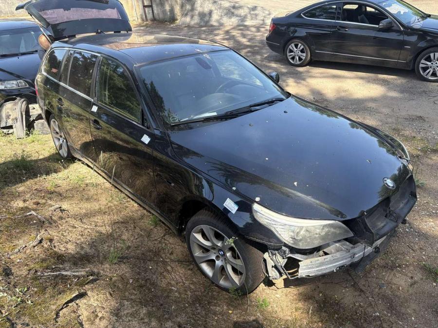 Black BMW 525 2007 in Prienai, with an engine capacity of 2.50 L and mileage of 330 thousand km for 999 €, photo 1 on AUTOMOTO.COM.LV