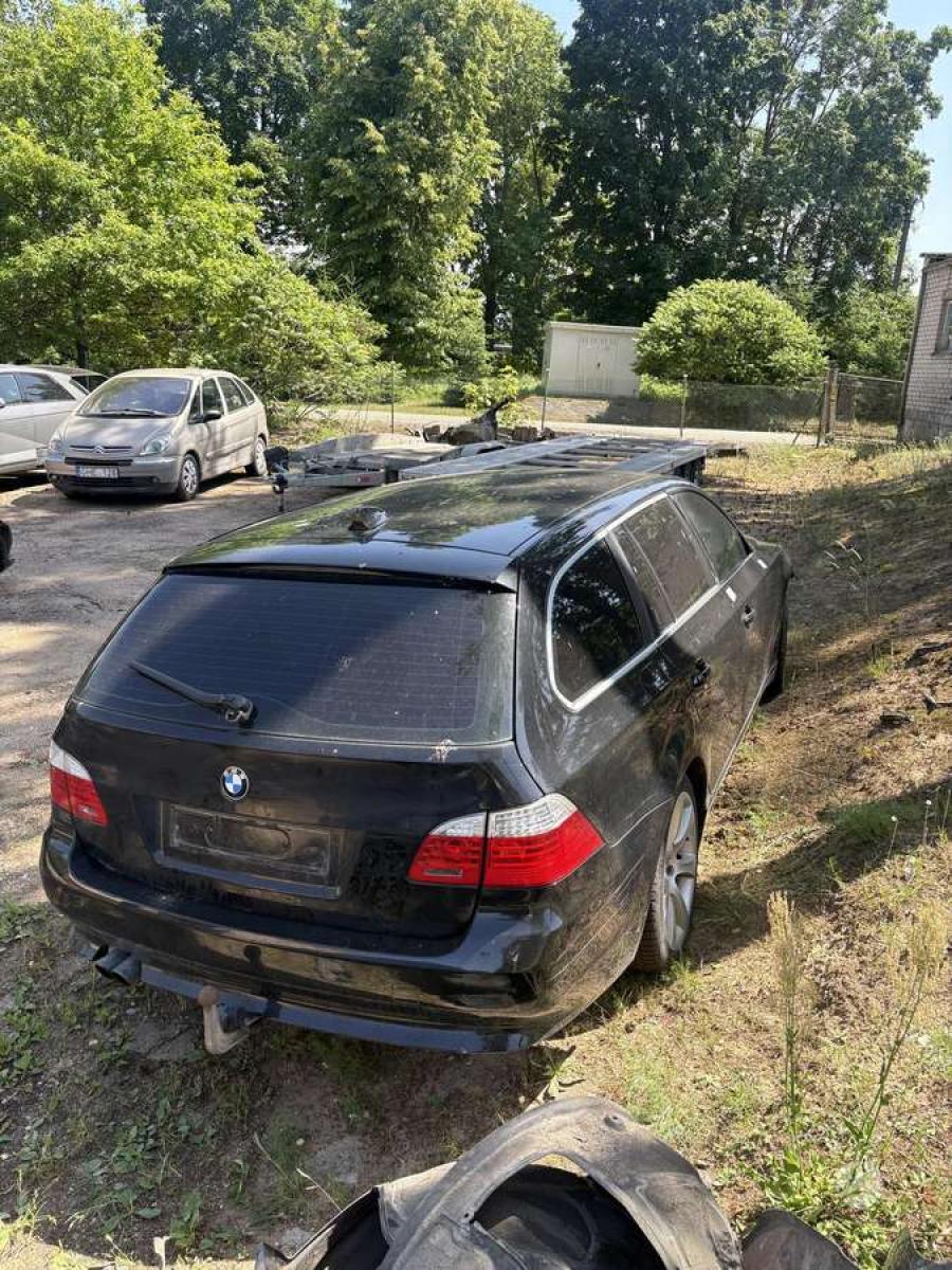 Black BMW 525 2007 in Prienai, with an engine capacity of 2.50 L and mileage of 330 thousand km for 999 €, photo 3 on AUTOMOTO.COM.LV