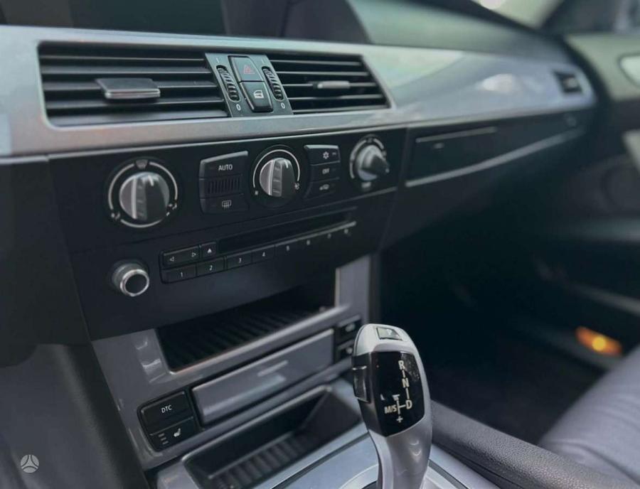 Black BMW 525 2007 in Silute, with an engine capacity of 3.00 L and mileage of 274 thousand km for 3500 €, photo 6 on AUTOMOTO.COM.LV