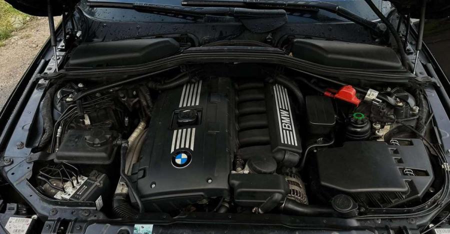 Black BMW 525 2007 in Silute, with an engine capacity of 3.00 L and mileage of 274 thousand km for 3500 €, photo 8 on AUTOMOTO.COM.LV