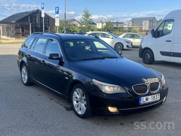 Black BMW 525 2007 in Riga, with an engine capacity of 3.00 L and mileage of 393 thousand km for 3500 €, photo 2 on AUTOMOTO.COM.LV