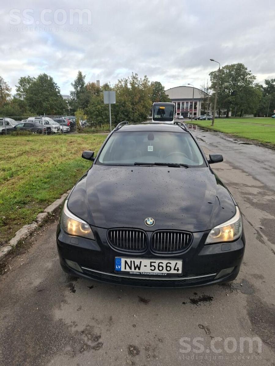Black BMW 525 2007 in Riga, with an engine capacity of 3.00 L and mileage of 325 thousand km for 4700 €, photo 1 on AUTOMOTO.COM.LV