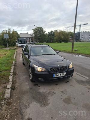 Black BMW 525 2007 in Riga, with an engine capacity of 3.00 L and mileage of 325 thousand km for 4700 €, photo 4 on AUTOMOTO.COM.LV