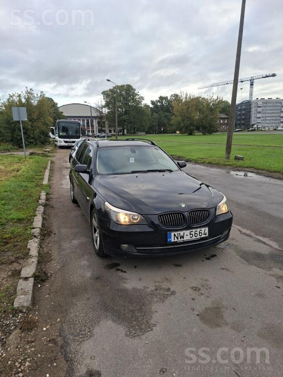 Black BMW 525 2007 in Riga, with an engine capacity of 3.00 L and mileage of 325 thousand km for 4700 €, photo 4 on AUTOMOTO.COM.LV