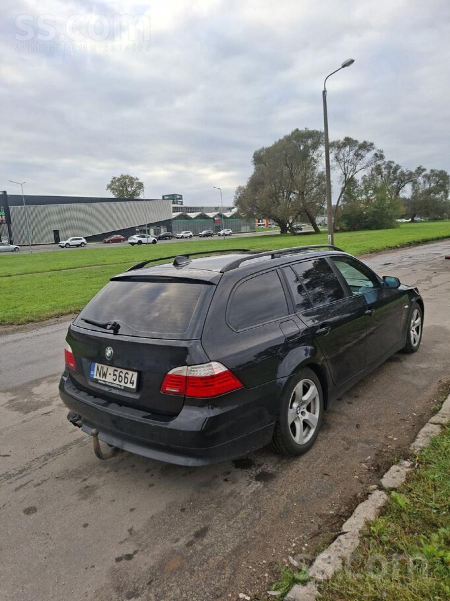 Black BMW 525 2007 in Riga, with an engine capacity of 3.00 L and mileage of 325 thousand km for 4700 €, photo 5 on AUTOMOTO.COM.LV
