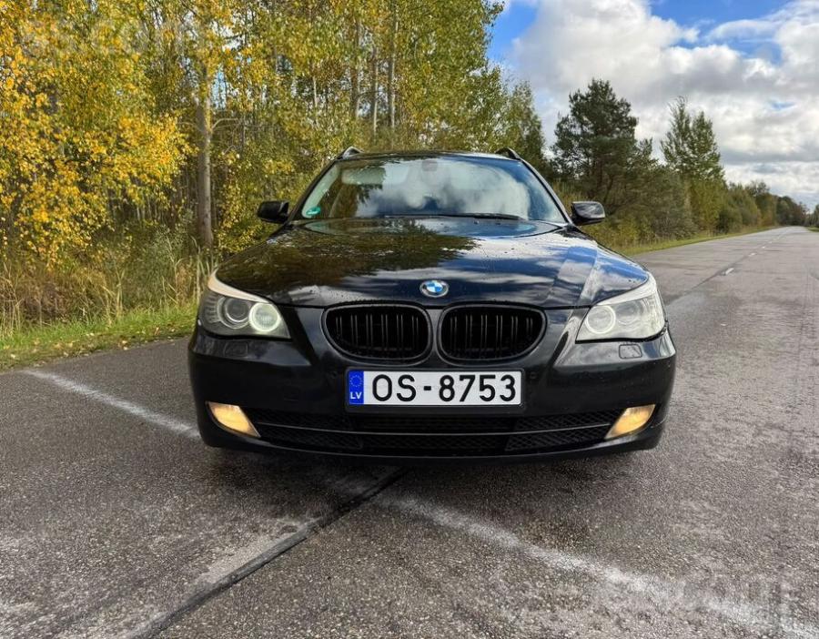 Black BMW 525 2007 in Tukums, with an engine capacity of 3.00 L and mileage of 359 thousand km for 4699 €, photo 3 on AUTOMOTO.COM.LV