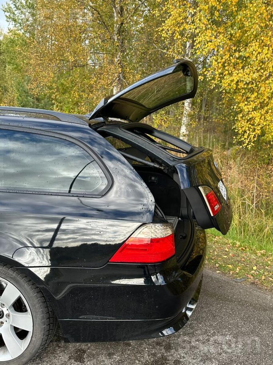 Black BMW 525 2007 in Tukums, with an engine capacity of 3.00 L and mileage of 359 thousand km for 4699 €, photo 8 on AUTOMOTO.COM.LV