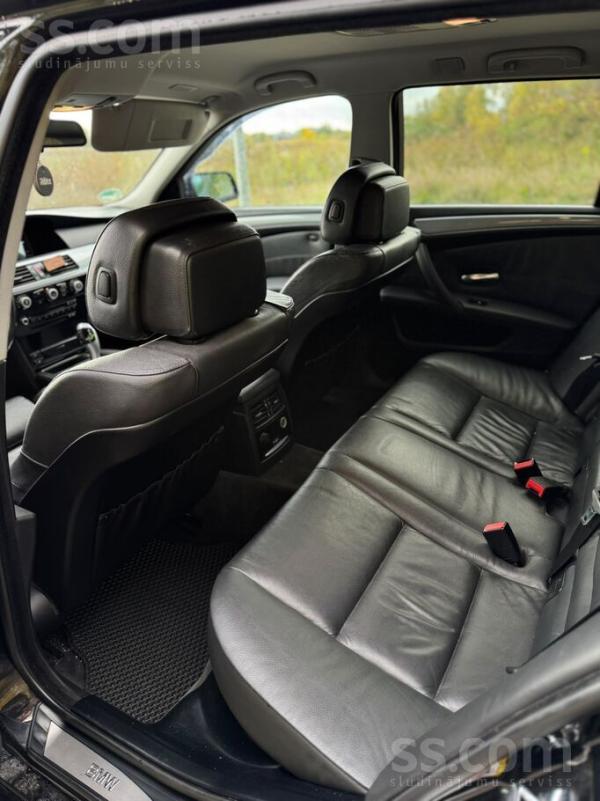 Black BMW 525 2007 in Tukums, with an engine capacity of 3.00 L and mileage of 359 thousand km for 4699 €, photo 11 on AUTOMOTO.COM.LV