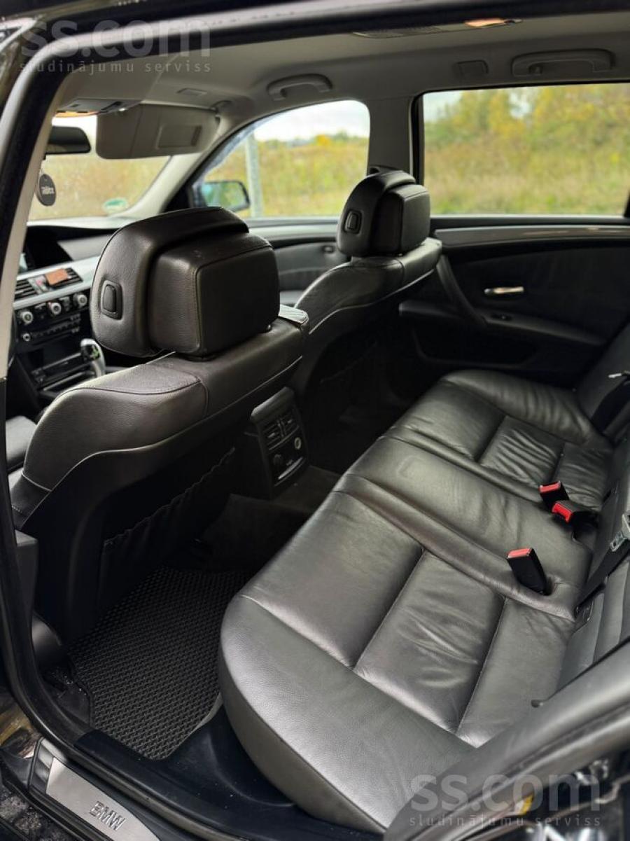 Black BMW 525 2007 in Tukums, with an engine capacity of 3.00 L and mileage of 359 thousand km for 4699 €, photo 11 on AUTOMOTO.COM.LV