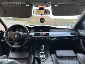 Black BMW 525 2007 in Tukums, with an engine capacity of 3.00 L and mileage of 359 thousand km for 4699 €, photo 13 on AUTOMOTO.COM.LV