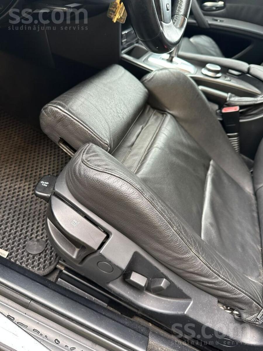 Black BMW 525 2007 in Tukums, with an engine capacity of 3.00 L and mileage of 359 thousand km for 4699 €, photo 16 on AUTOMOTO.COM.LV