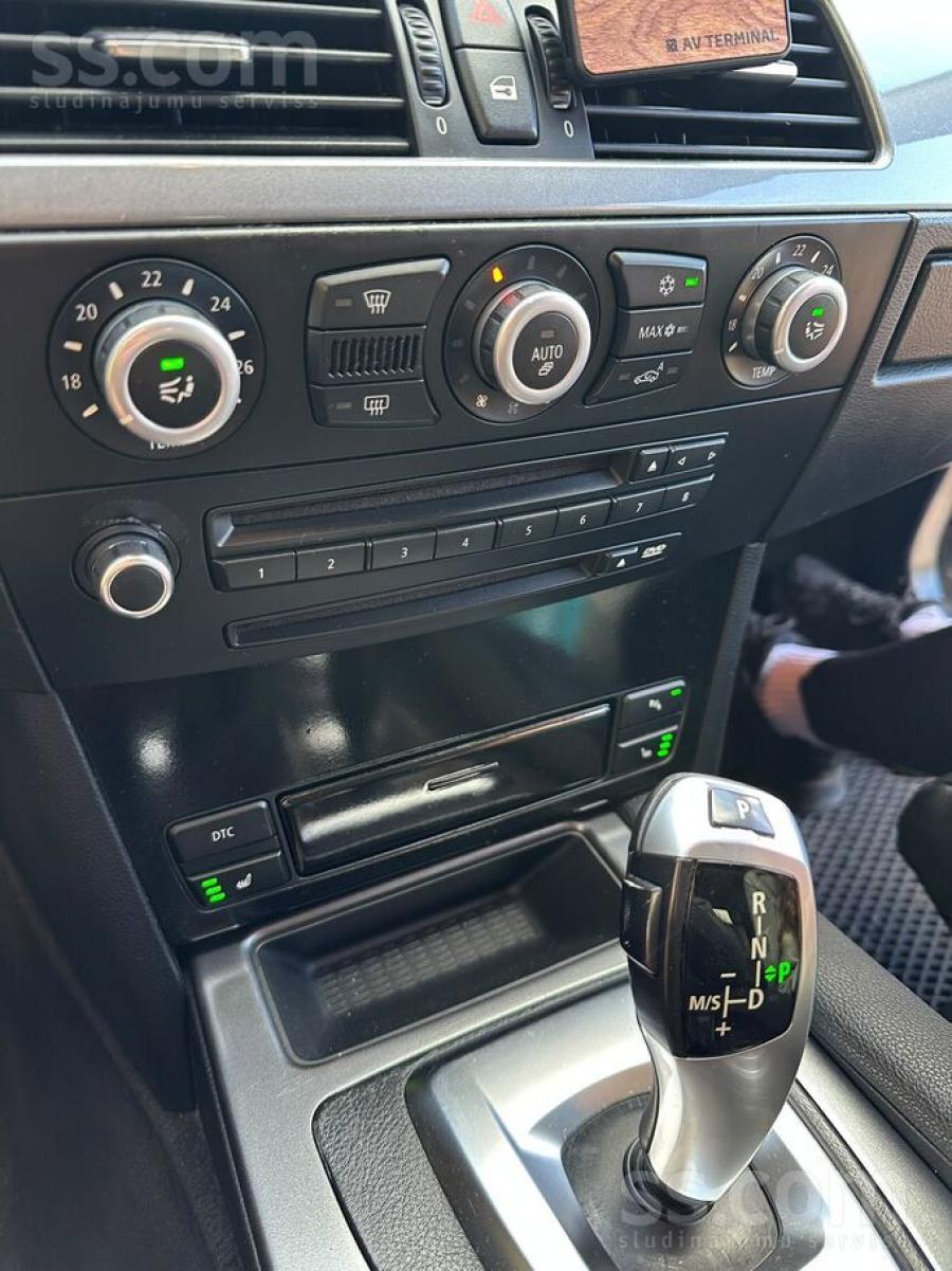 Black BMW 525 2007 in Tukums, with an engine capacity of 3.00 L and mileage of 359 thousand km for 4699 €, photo 18 on AUTOMOTO.COM.LV