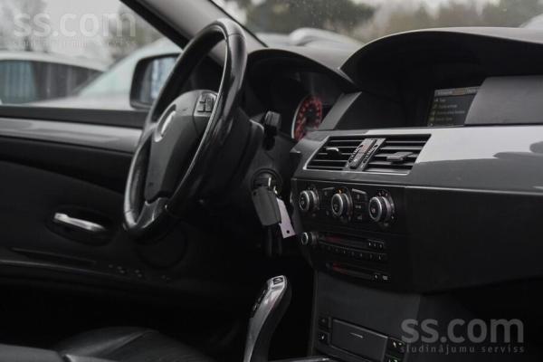 Black BMW 525 2008 in Riga, with an engine capacity of 3.00 L and mileage of 268 thousand km for 5990 €, photo 7 on AUTOMOTO.COM.LV