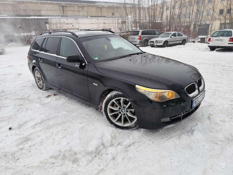 Black BMW 525 2008 in Kaunas, with an engine capacity of 2.99 L and mileage of 362 thousand km for 3850 €, photo 1 on AUTOMOTO.COM.LV