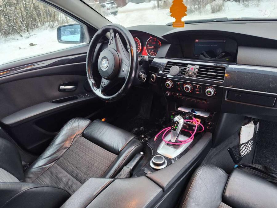 Black BMW 525 2008 in Kaunas, with an engine capacity of 2.99 L and mileage of 362 thousand km for 3850 €, photo 11 on AUTOMOTO.COM.LV