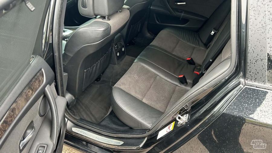 Black BMW 525 2008 in Marijampole, with an engine capacity of 3.00 L and mileage of 359 thousand km for 4200 €, photo 10 on AUTOMOTO.COM.LV
