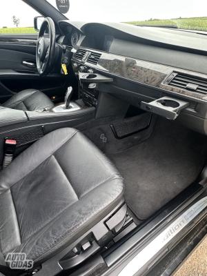 Black BMW 525 2008 in Sakiai, with an engine capacity of 3.00 L and mileage of 367 thousand km for 4250 €, photo 9 on AUTOMOTO.COM.LV