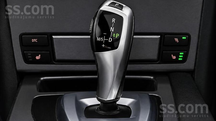 Black BMW 525 2008 in Riga, with an engine capacity of 3.00 L and mileage of 268 thousand km for 4990 €, photo 9 on AUTOMOTO.COM.LV
