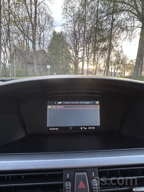Melns BMW 525 2008 Valka, ar dzinēja tilpumu 3.00 L un nobraukumu 327 tūkst. km par 4700 €, foto 9 vietnē AUTOMOTO.COM.LV