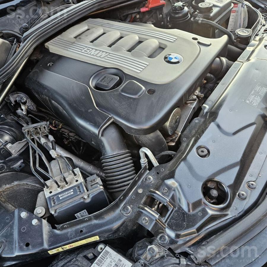 Black BMW 525 2008 in Riga, with an engine capacity of 3.00 L and mileage of 370 thousand km for 5700 €, photo 4 on AUTOMOTO.COM.LV