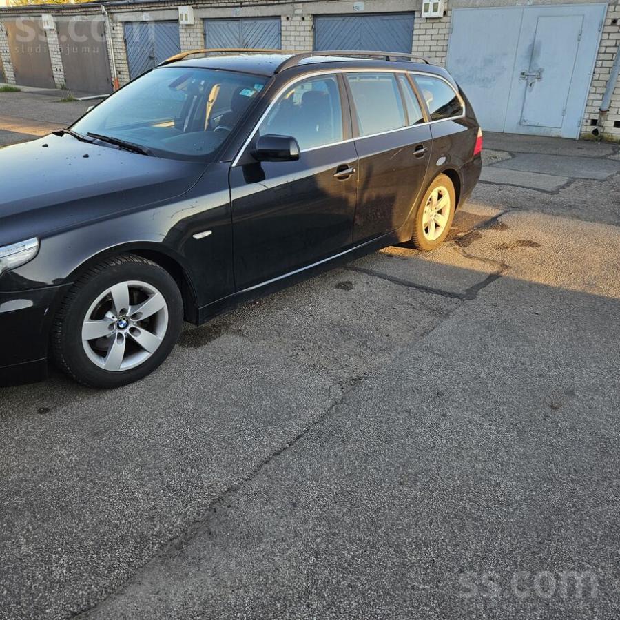 Black BMW 525 2008 in Riga, with an engine capacity of 3.00 L and mileage of 370 thousand km for 5700 €, photo 6 on AUTOMOTO.COM.LV