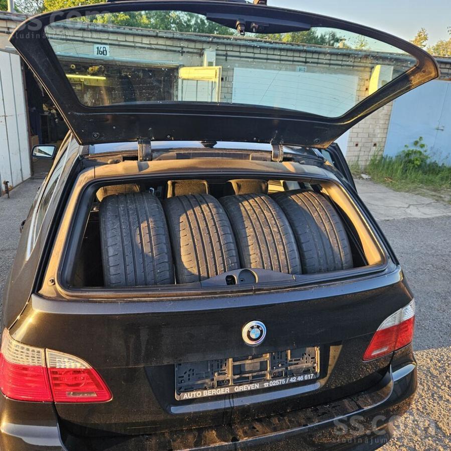 Black BMW 525 2008 in Riga, with an engine capacity of 3.00 L and mileage of 370 thousand km for 5700 €, photo 9 on AUTOMOTO.COM.LV
