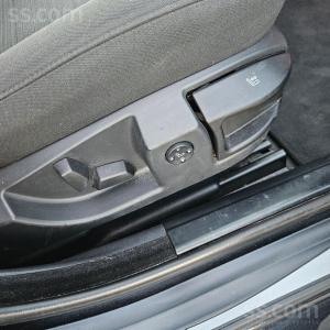 Black BMW 525 2008 in Riga, with an engine capacity of 3.00 L and mileage of 370 thousand km for 5700 €, photo 12 on AUTOMOTO.COM.LV