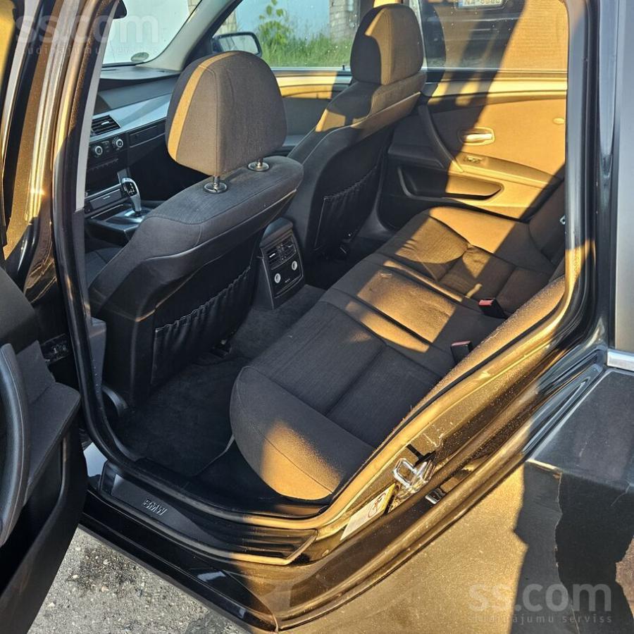 Black BMW 525 2008 in Riga, with an engine capacity of 3.00 L and mileage of 370 thousand km for 5700 €, photo 18 on AUTOMOTO.COM.LV