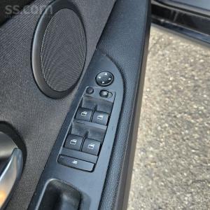 Black BMW 525 2008 in Riga, with an engine capacity of 3.00 L and mileage of 370 thousand km for 5700 €, photo 20 on AUTOMOTO.COM.LV