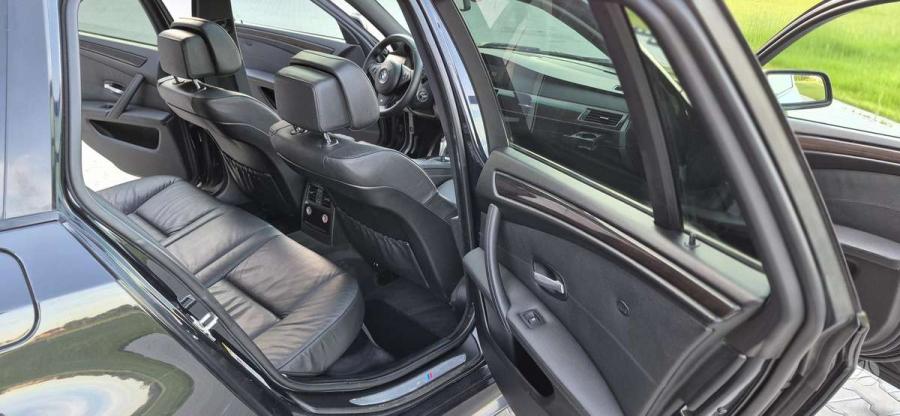 Black BMW 525 2008 in Siauliai, with an engine capacity of 2.99 L and mileage of 450 thousand km for 4900 €, photo 18 on AUTOMOTO.COM.LV