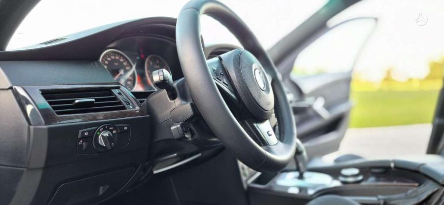 Black BMW 525 2008 in Siauliai, with an engine capacity of 2.99 L and mileage of 450 thousand km for 4900 €, photo 22 on AUTOMOTO.COM.LV