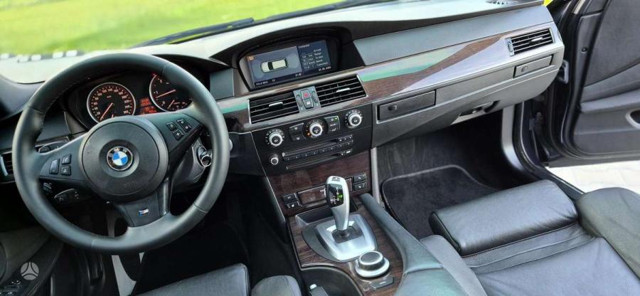Black BMW 525 2008 in Siauliai, with an engine capacity of 2.99 L and mileage of 450 thousand km for 4900 €, photo 26 on AUTOMOTO.COM.LV