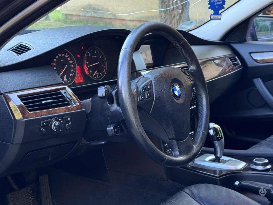 Melns BMW 525 2008 Viļņa, ar dzinēja tilpumu 2.99 L un nobraukumu 299 tūkst. km par 1950 €, foto 13 vietnē AUTOMOTO.COM.LV
