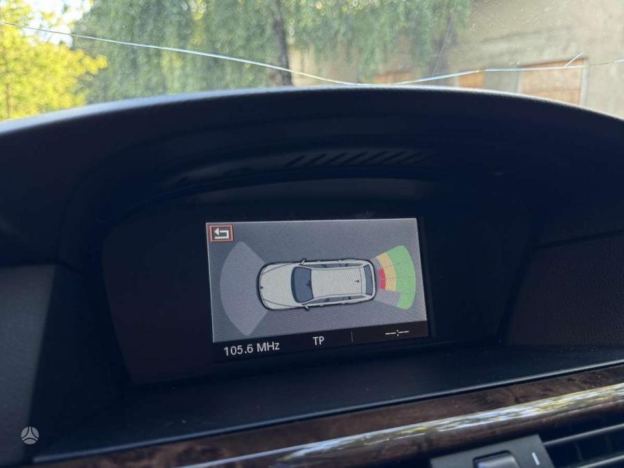 Melns BMW 525 2008 Viļņa, ar dzinēja tilpumu 2.99 L un nobraukumu 299 tūkst. km par 1950 €, foto 14 vietnē AUTOMOTO.COM.LV