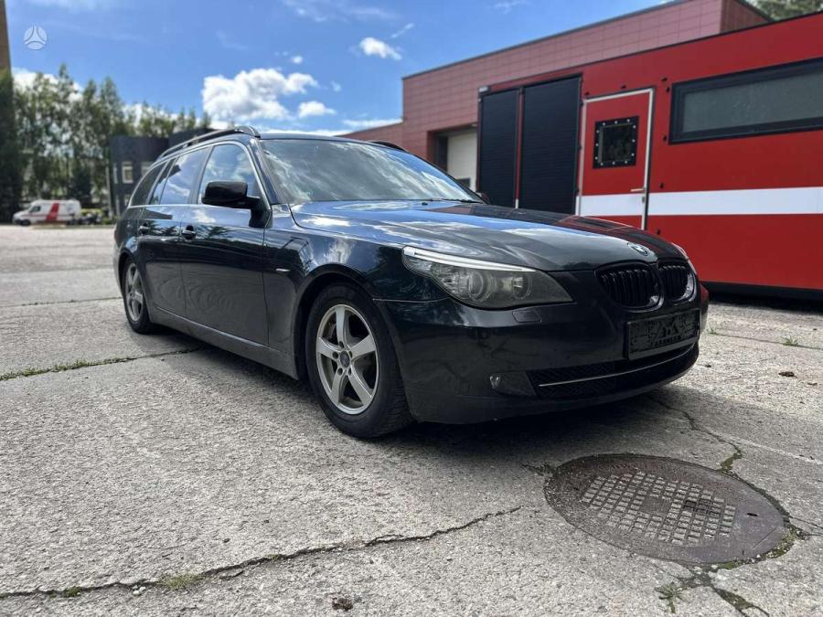 Melns BMW 525 2008 Viļņa, ar dzinēja tilpumu 3.00 L un nobraukumu 299 tūkst. km par 2100 €, foto 1 vietnē AUTOMOTO.COM.LV