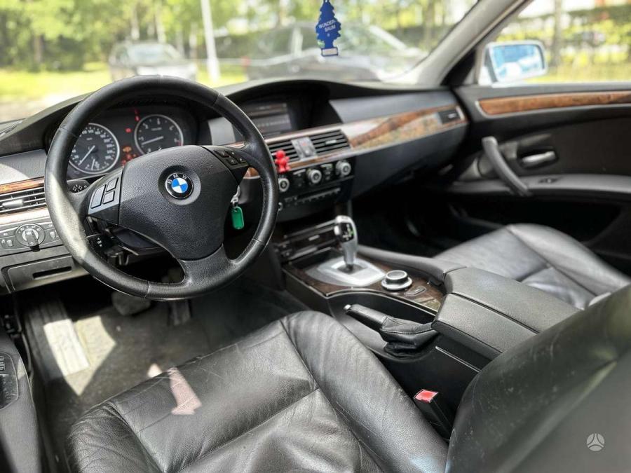 Melns BMW 525 2008 Viļņa, ar dzinēja tilpumu 3.00 L un nobraukumu 299 tūkst. km par 2100 €, foto 7 vietnē AUTOMOTO.COM.LV