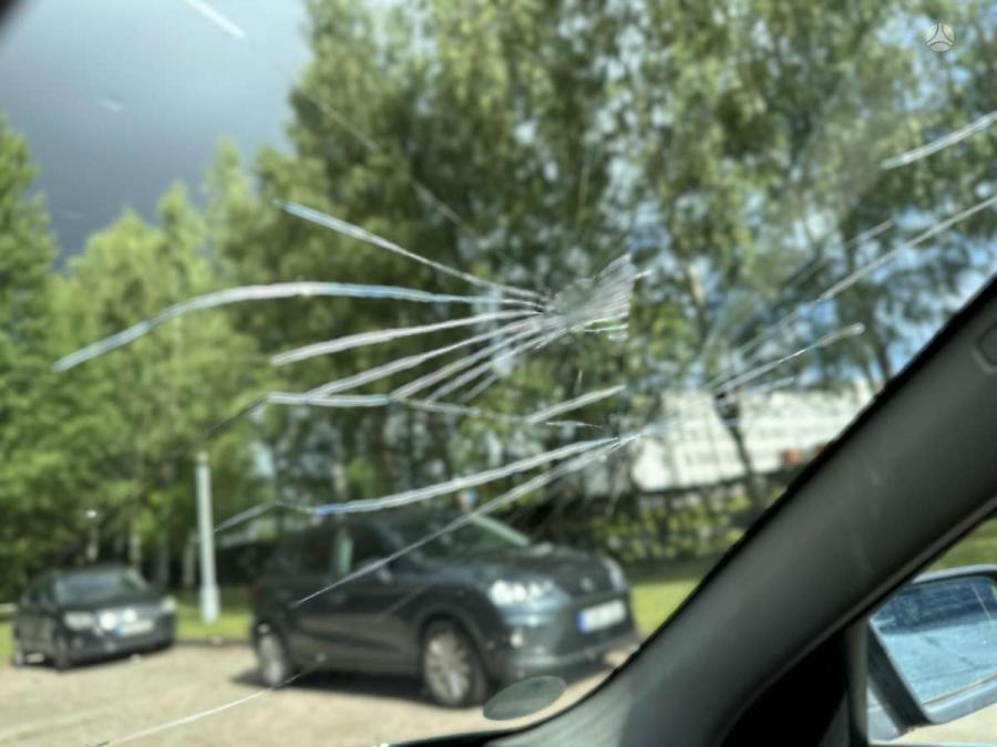 Melns BMW 525 2008 Viļņa, ar dzinēja tilpumu 3.00 L un nobraukumu 299 tūkst. km par 2100 €, foto 8 vietnē AUTOMOTO.COM.LV