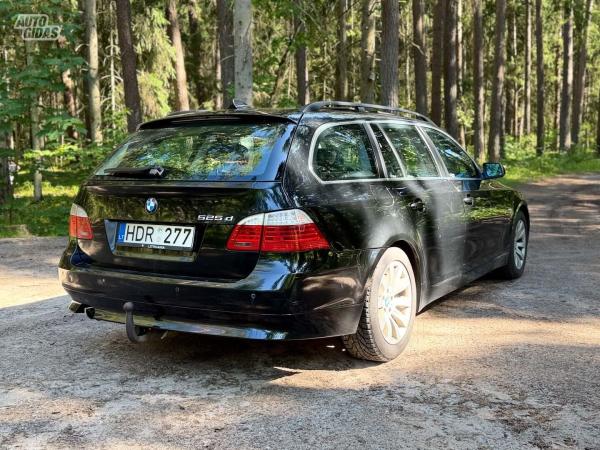 Melns BMW 525 2008 Kauņa, ar dzinēja tilpumu 3.00 L un nobraukumu 400 tūkst. km par 2690 €, foto 3 vietnē AUTOMOTO.COM.LV