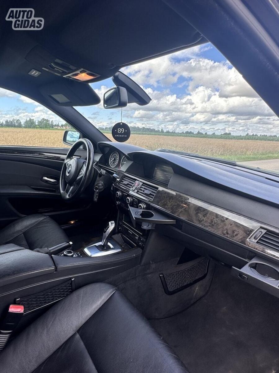 Black BMW 525 2008 in Sakiai, with an engine capacity of 3.00 L and mileage of 369 thousand km for 3900 €, photo 9 on AUTOMOTO.COM.LV