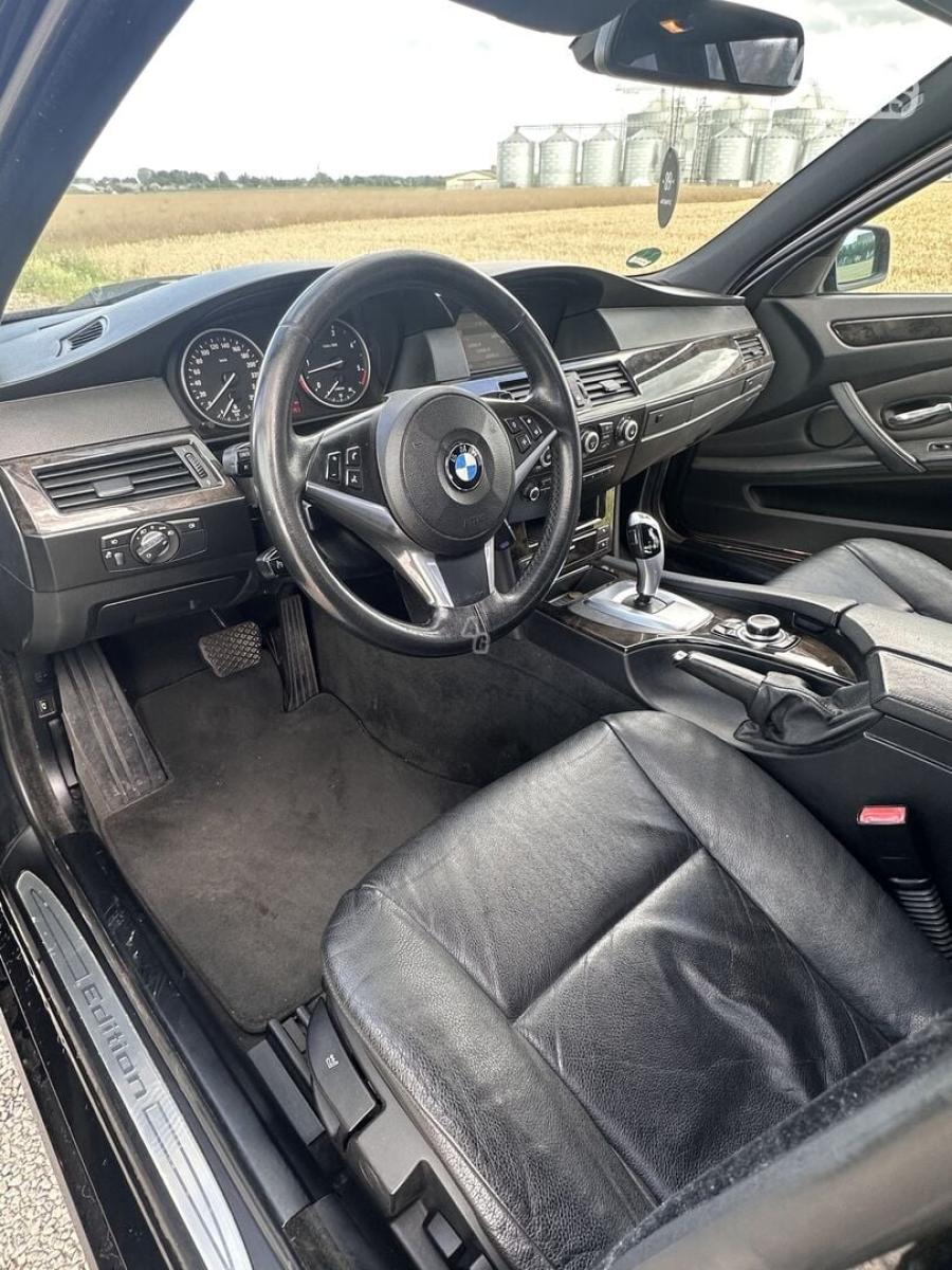 Black BMW 525 2008 in Sakiai, with an engine capacity of 3.00 L and mileage of 369 thousand km for 3900 €, photo 10 on AUTOMOTO.COM.LV